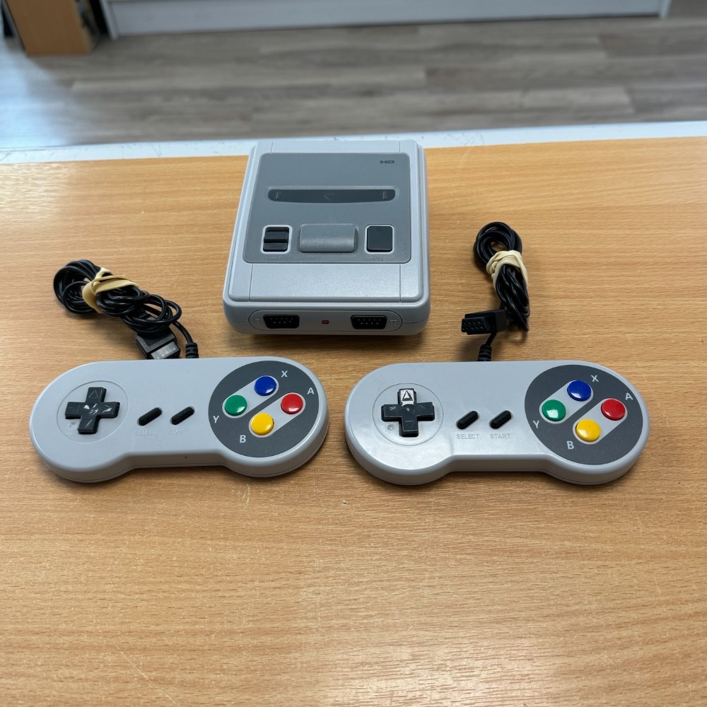 Pre-owned Super Nintendo NES Classic Edition Mini Console Setup 2 ...